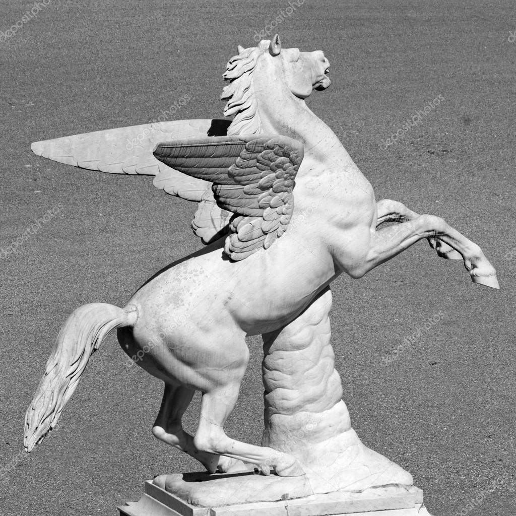 Pegasus sculpture Stock Photo by ©Malgorzata_Kistryn 33924415