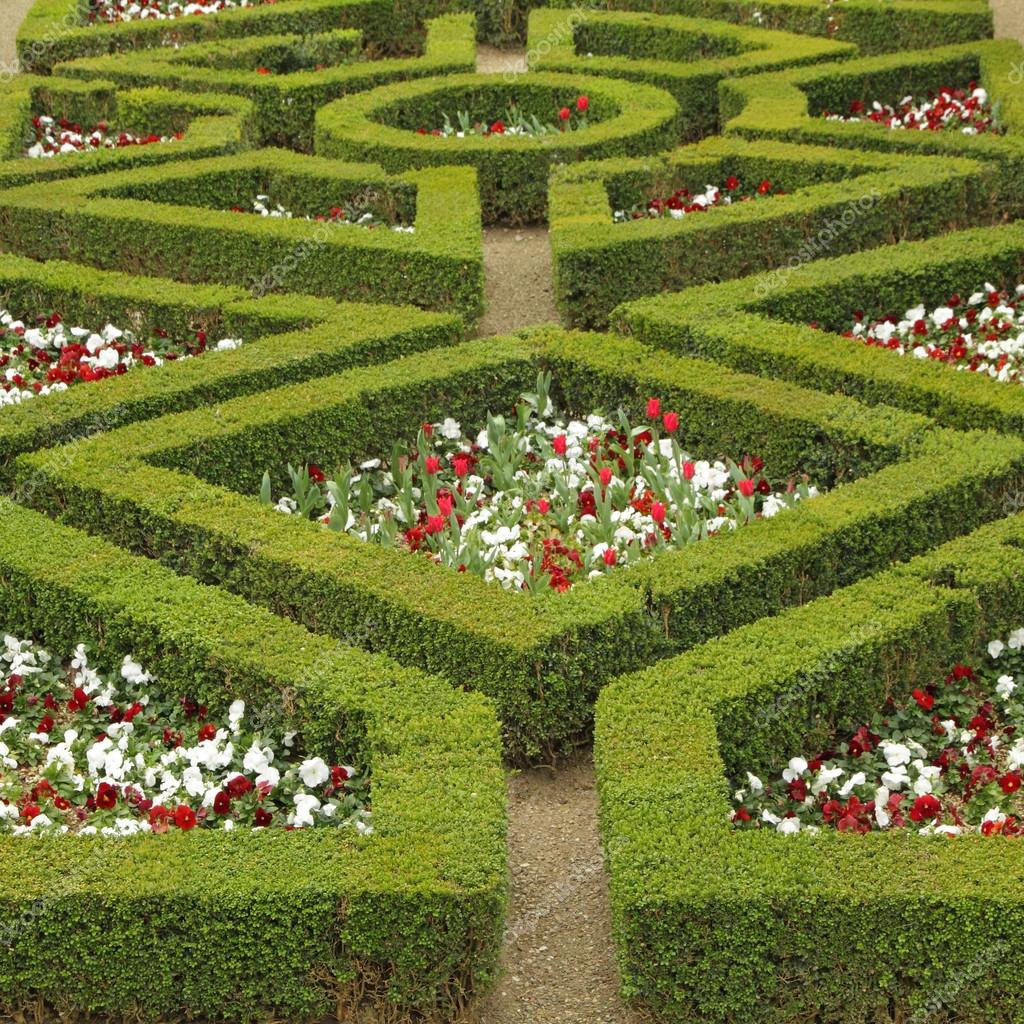 Maze flowerbed Stock Photo by ©Malgorzata_Kistryn 45387597