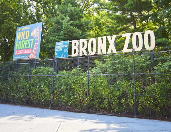 Bronx Zoo Building NYC – Stock Editorial Photo © littleny #44691015