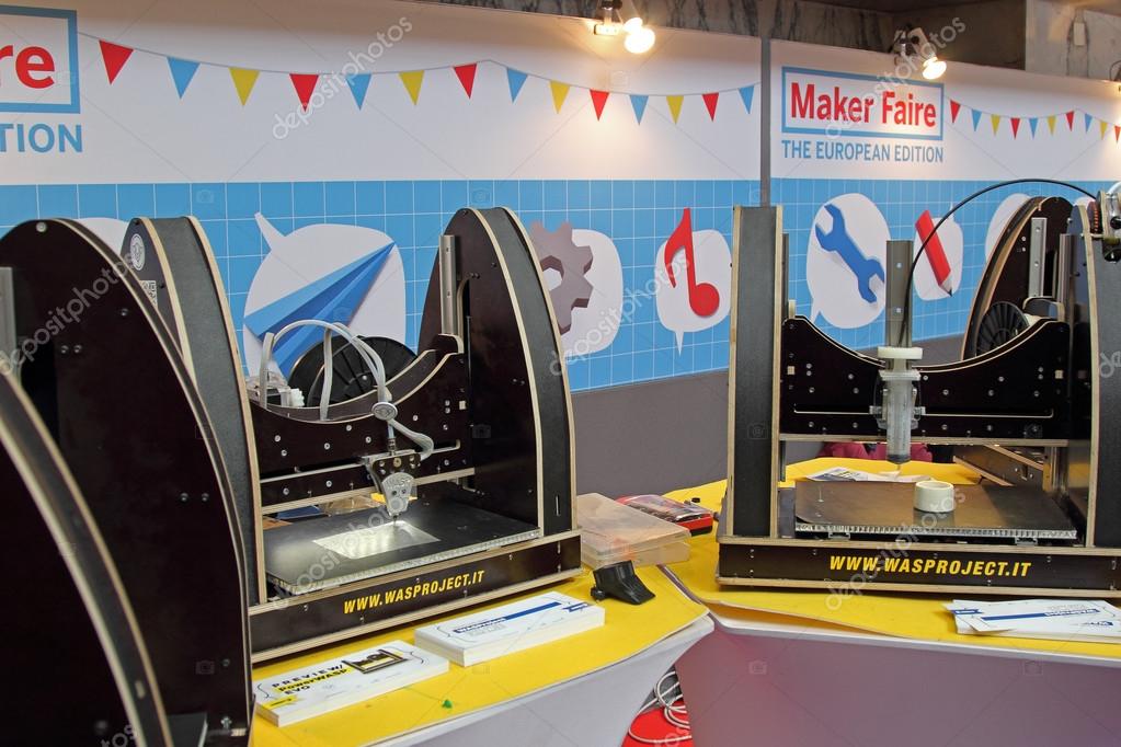 3D printers Stock Illustration by ©MattiaATH #32781431