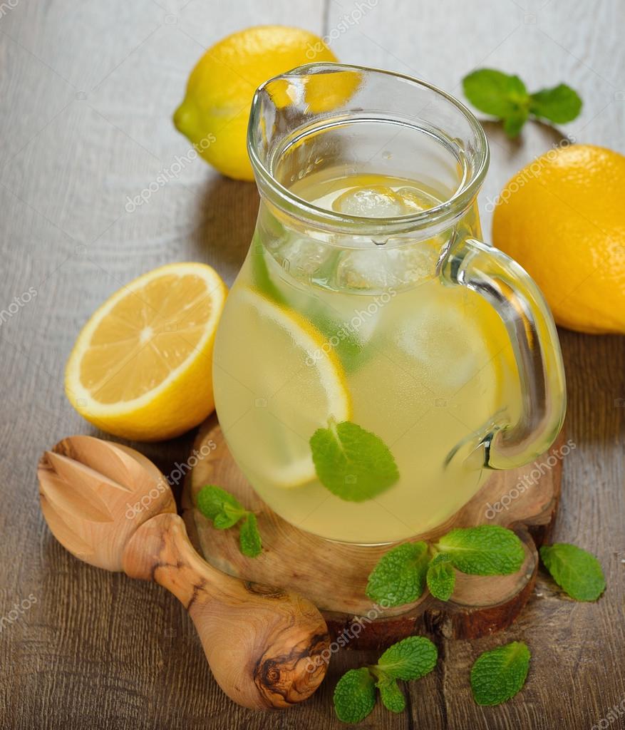 Fresh lemonade with mint — Stock Photo © Olyina #41239109