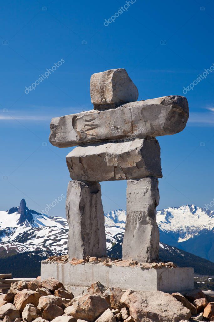Un gran inukshuk en Whsitler, Britich Columbia 2024