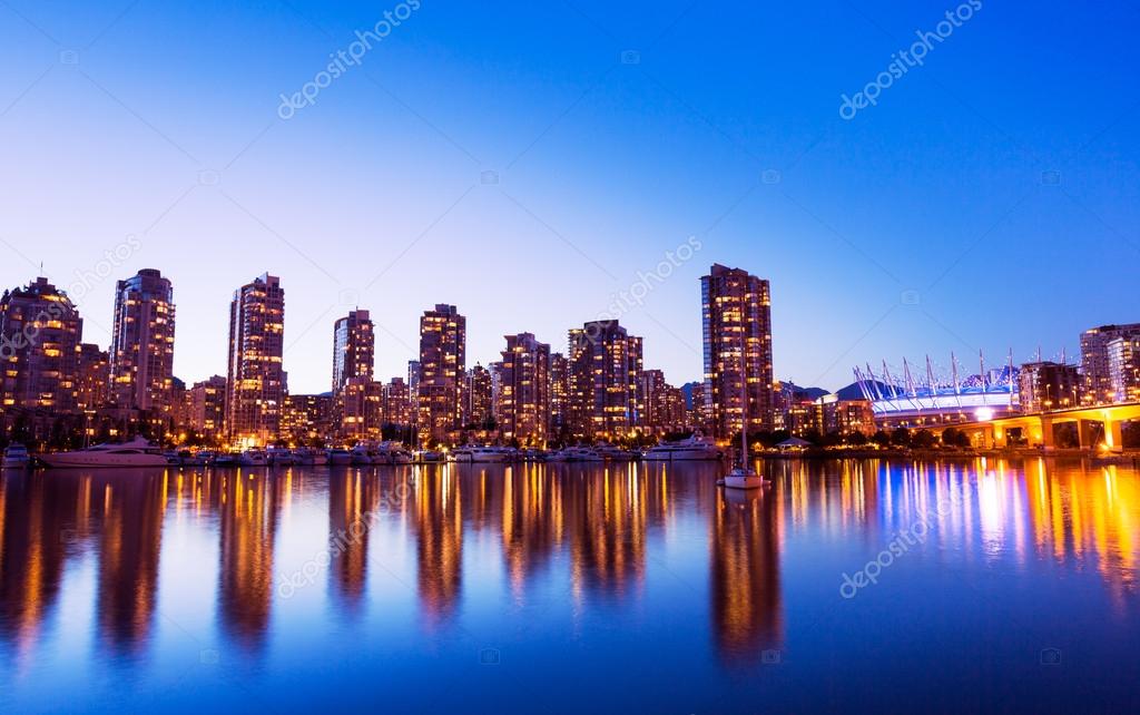 City Skyline at Sunset — Stock Photo © EpicStockMedia #29970649