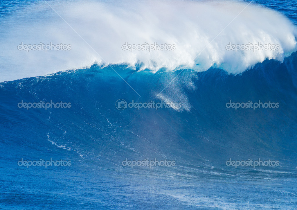 ola azul del océano 2022