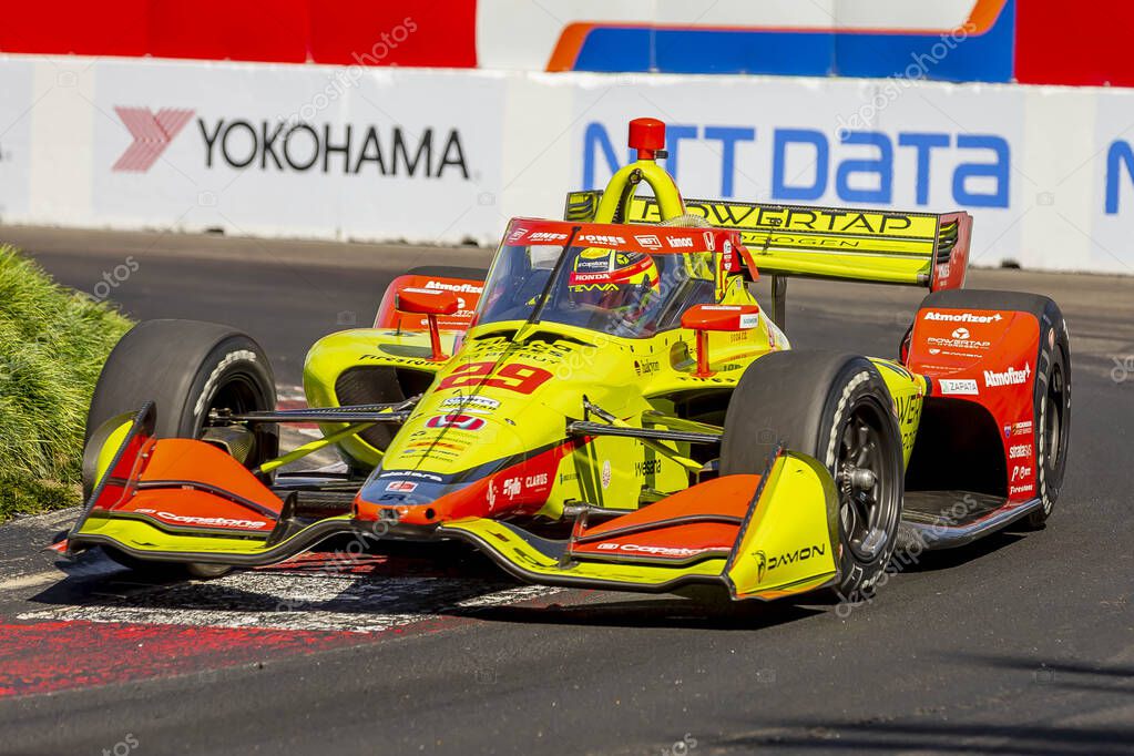 DEVLIN DeFRANCESCO (R) (29) de Toronto, Canadá corre a través de los ...