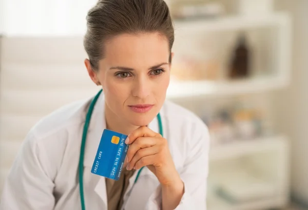 Doctor woman with credit card - Stock Image - Everypixel
