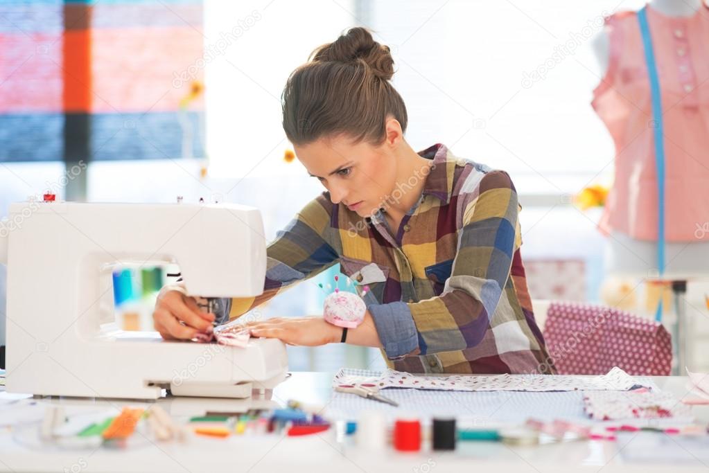 Costurera trabajando en el estudio: fotografía de stock © CITAlliance ...