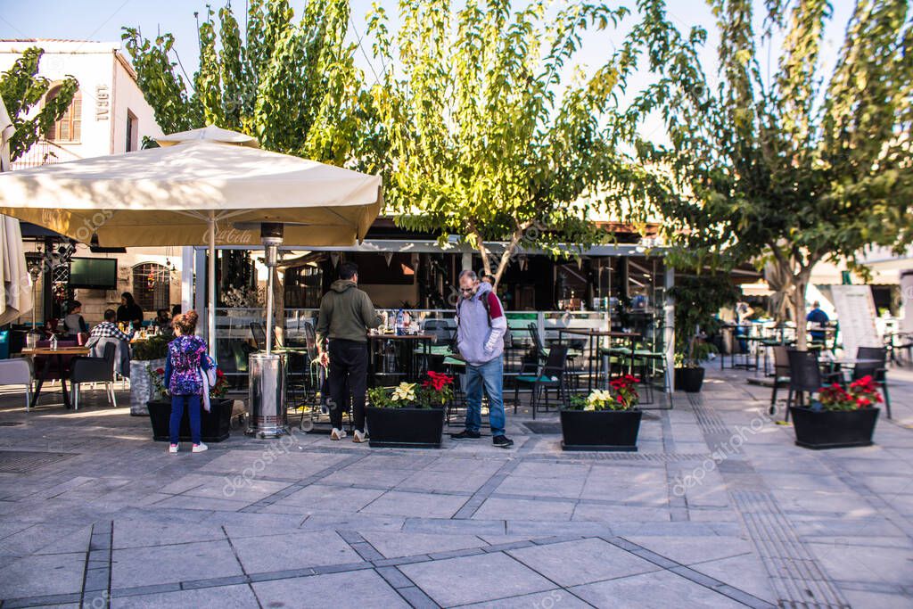 Limassol, Chipre - 11 de diciembre de 2021 Paisaje urbano en el casco ...