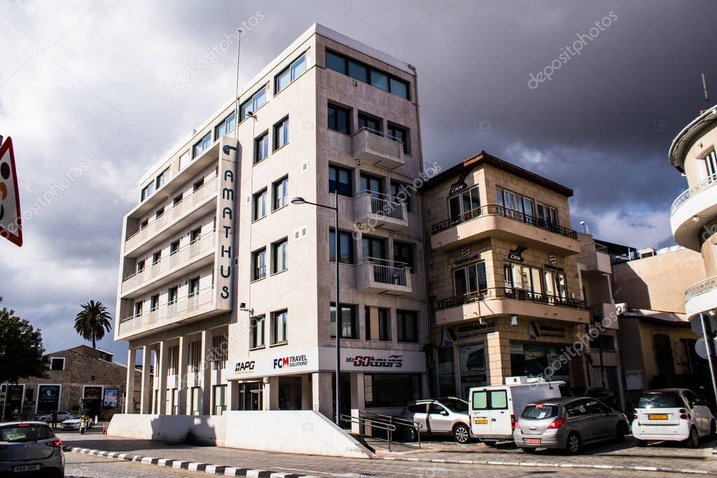 Limassol, Chipre - 17 de diciembre de 2021 Paisaje urbano en el corazón ...