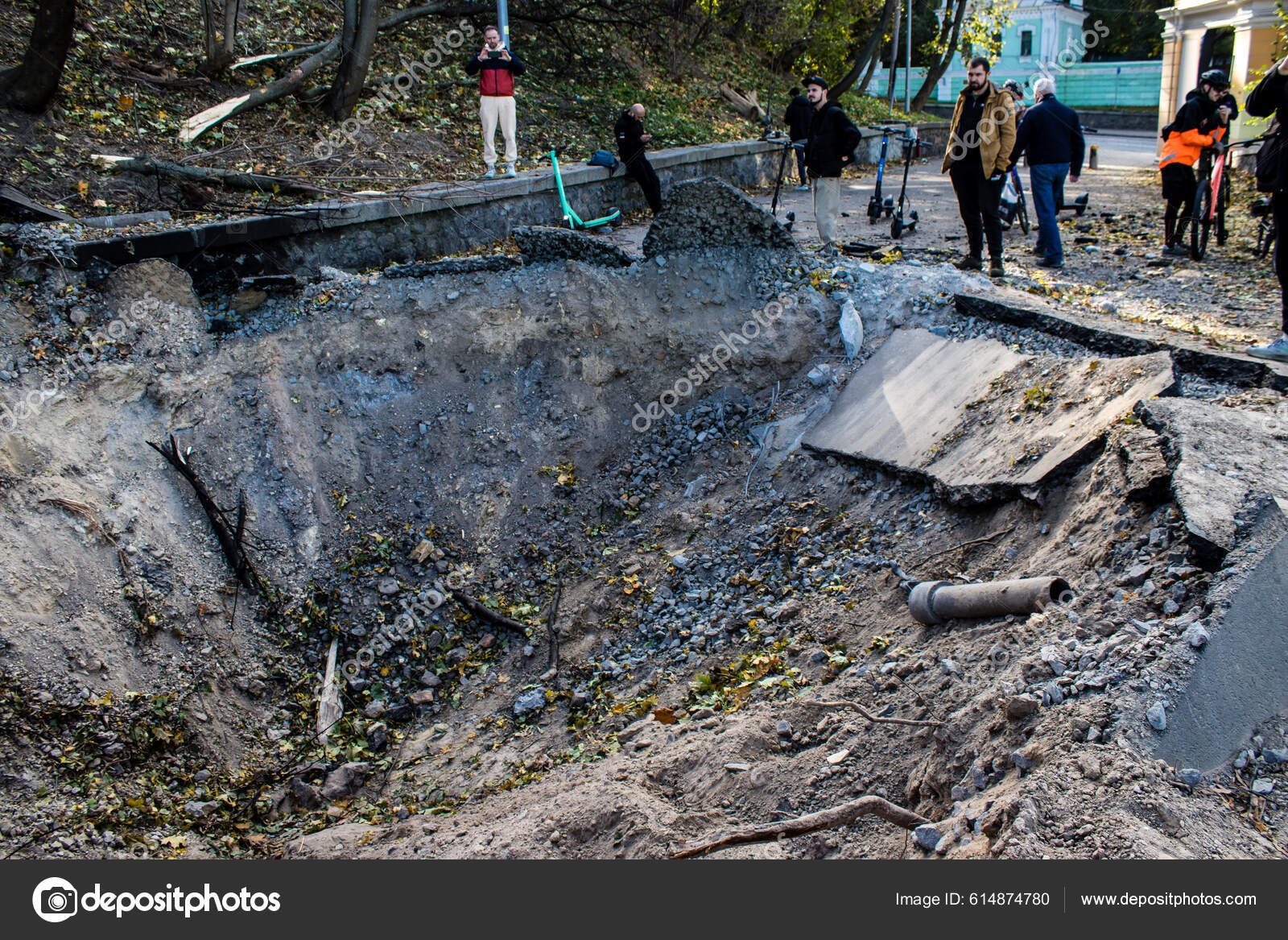 Aftermath Russian Missile Strike Kyiv Ukraine October 2022Aftermath ...