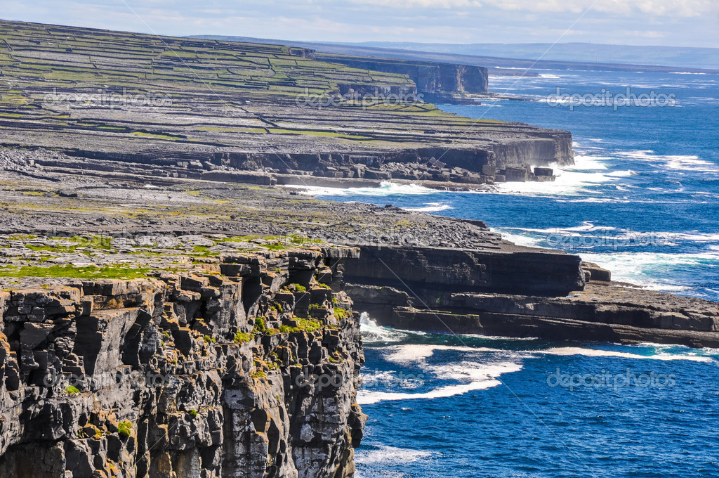 Cliffs of Inishmore, Aran islands in Ireland — Stock Photo ...
