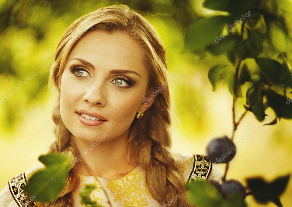 Beautiful Russian princess from a fairy tale — Stock Photo ...