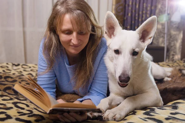 Reading to dog Stock Photos, Royalty Free Reading to dog Images | Depositphotos