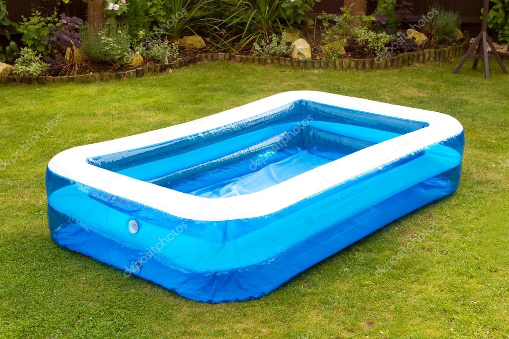 An inflatable swimming pool in an english garden — Stock Photo ...
