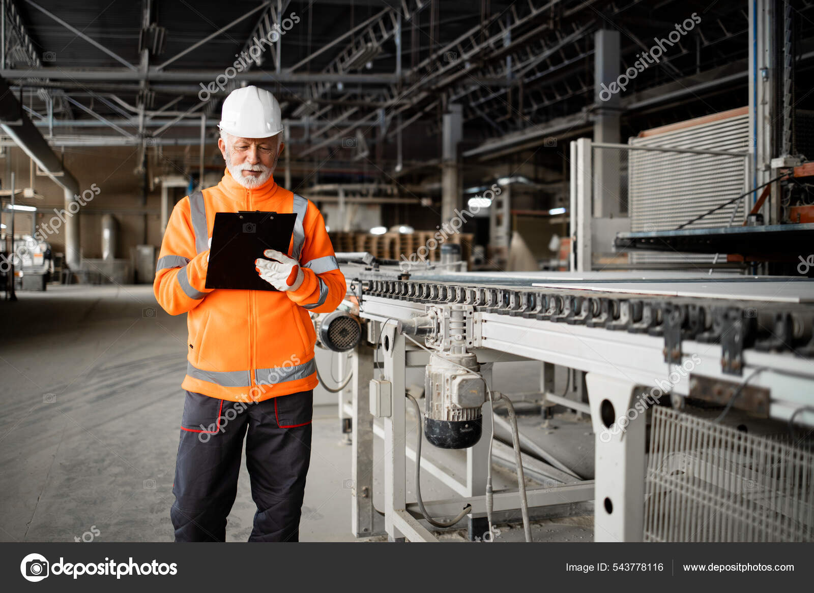 Industrial Worker Supervisor Standing Machine Checking Production Manufacturing Factory — Stock ...