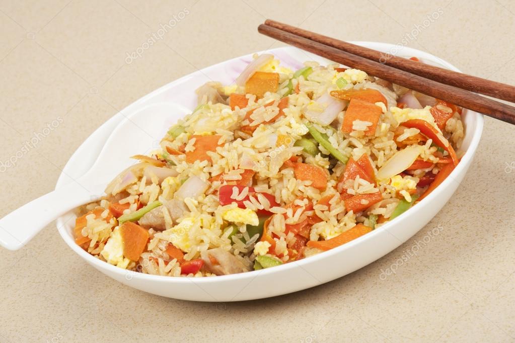 Chinesischer gebratener Reis oder Mefan, wie er in China genannt wird ...