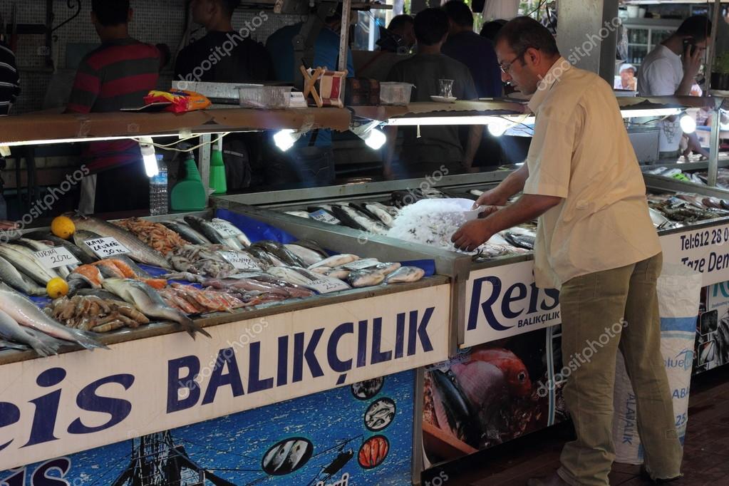 Fish market – Stock Editorial Photo © 1markim #29475333