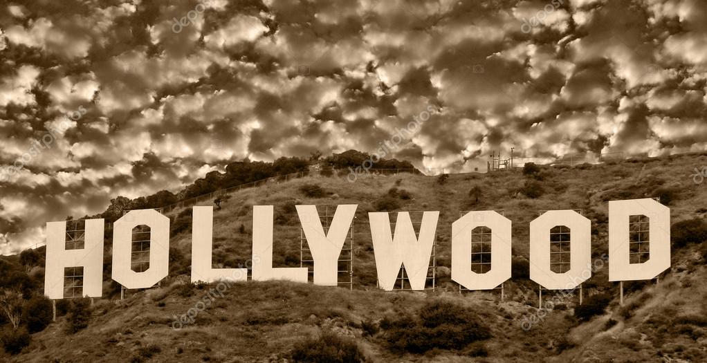 The famous Hollywood sign — Stock Editorial Photo © alancrosthwaite ...