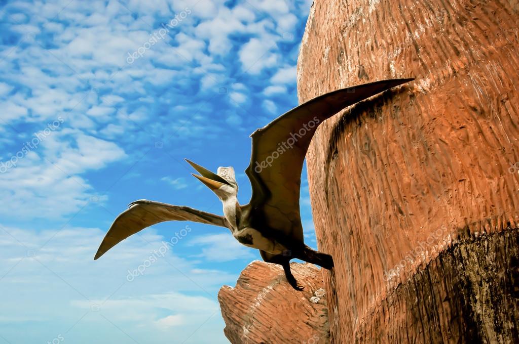 Sculpture of bird in dinosaur period on blue sky background — Stock ...