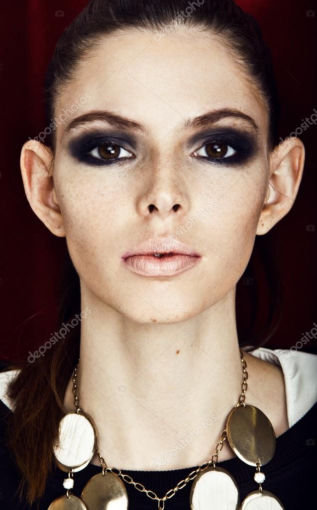 Woman Big Ears - Anacetoz