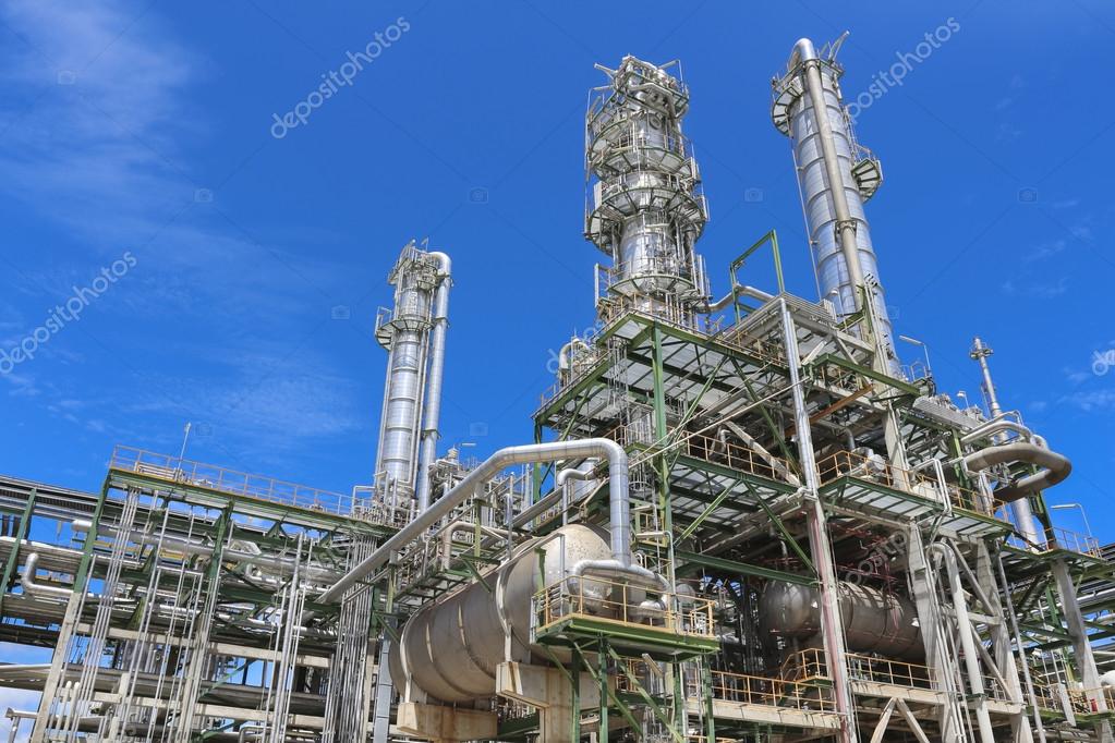 Refinery plant Stock Photo by ©supakitmod 30269841