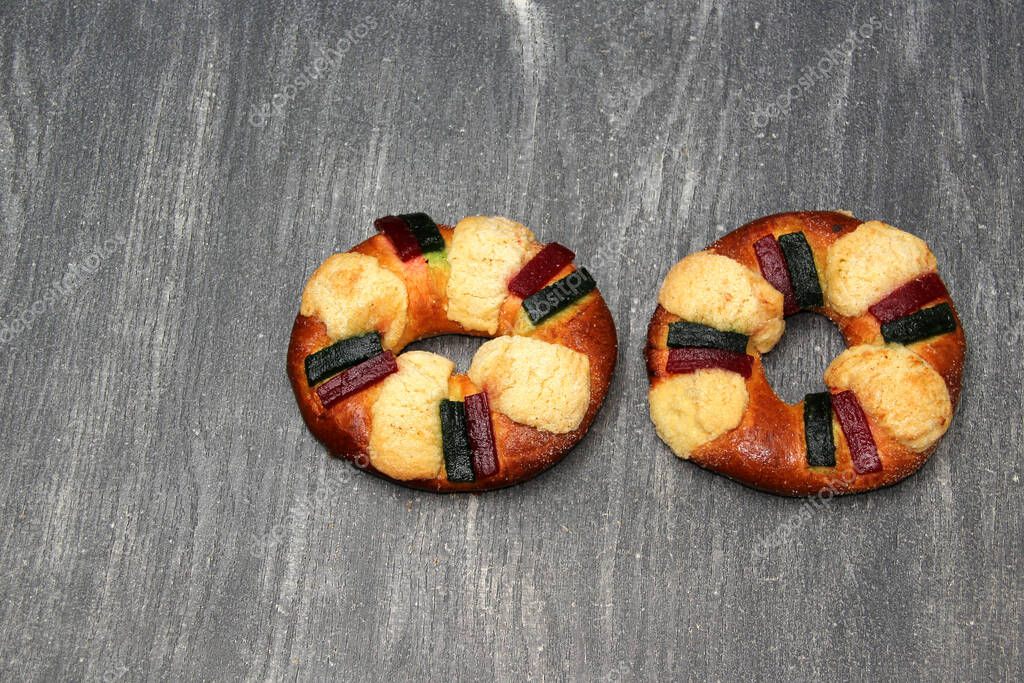 El roscn, rosca de Reyes o torta de rey es un bollo de masa dulce ...