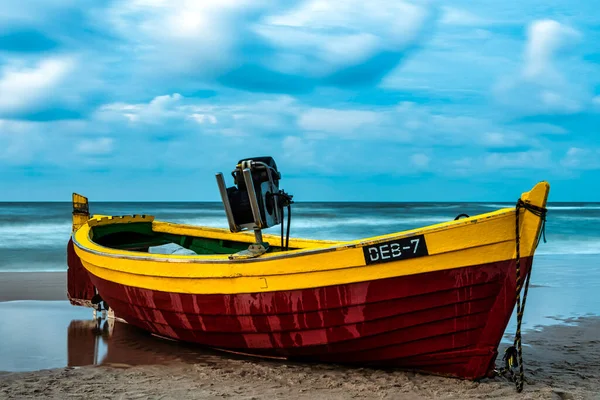 Barco playa fotos de stock, imágenes de Barco playa sin royalties ...