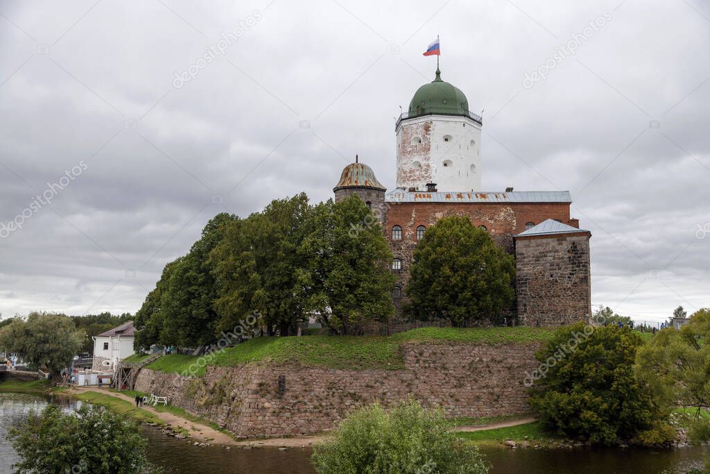 Vyborg, Rusia - 24 de agosto de 2021. Una vista general sobre el ...