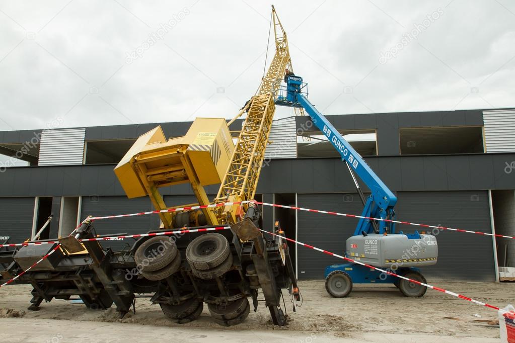 Collapsed mobile tower crane (Holland) – Stock Editorial Photo ...