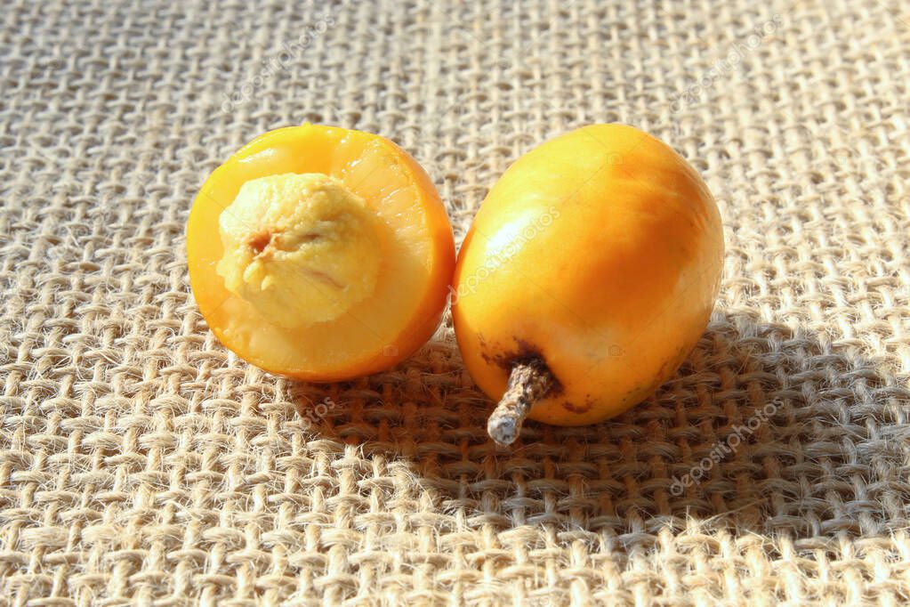 Fruto "Siriguela" o "Ceriguela" en Brasil. Fruta común en países ...