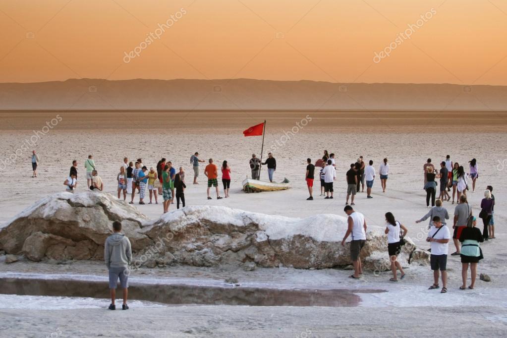 Tourist spot at salt lake Chott El Jerid — Stock Editorial Photo ...