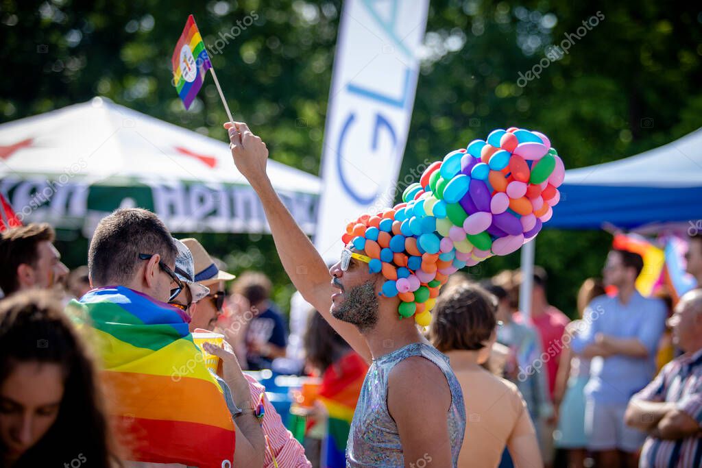 Sofía, Bulgaria - 18 de junio de 2022: El evento Sofia Pride en apoyo de los derechos LGBT ...