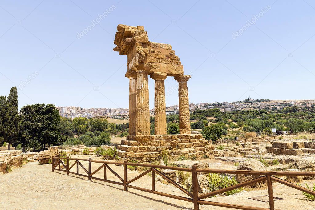 Monumentos panorámicos del Templo de Dioscuri (Tempio dei Dioscuri) En ...