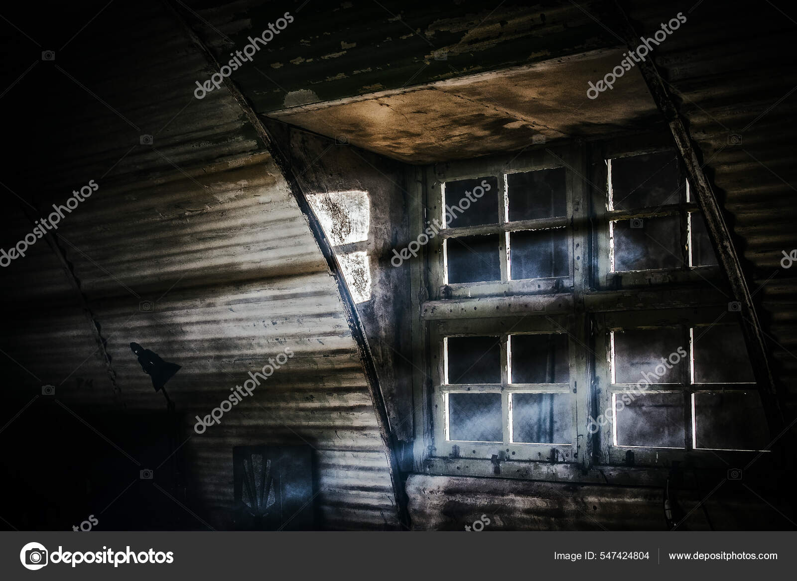 Window Wwii Nissen Hut — Stock Photo © Cavan #547424804