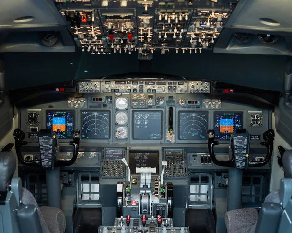 Piloto cockpit Stock Photos, Royalty Free Piloto cockpit Images ...