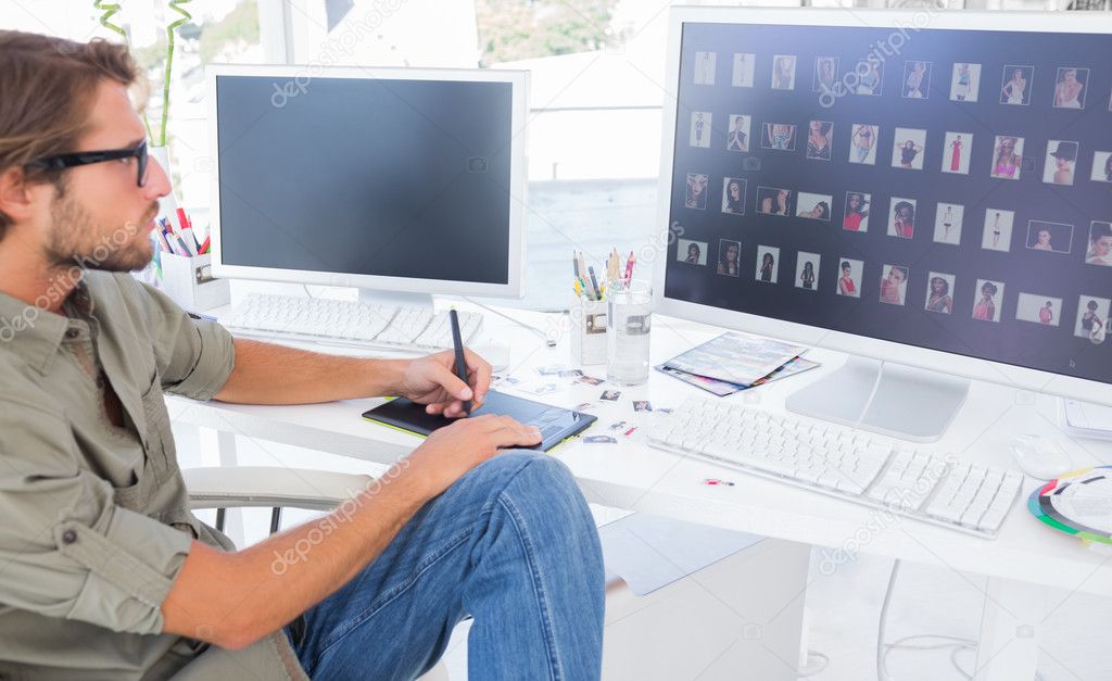 Photo editor using digitizer to edit — Stock Photo © Wavebreakmedia ...