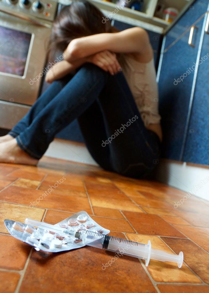 La imagen conceptual sobre el tema de la drogadicción: fotografía de ...