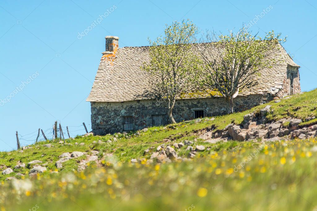 El burón es un edificio típico de la meseta de Aubrac en Francia. 2022