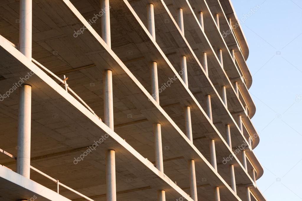 Construction monolithique en béton armé image libre de droit par ...
