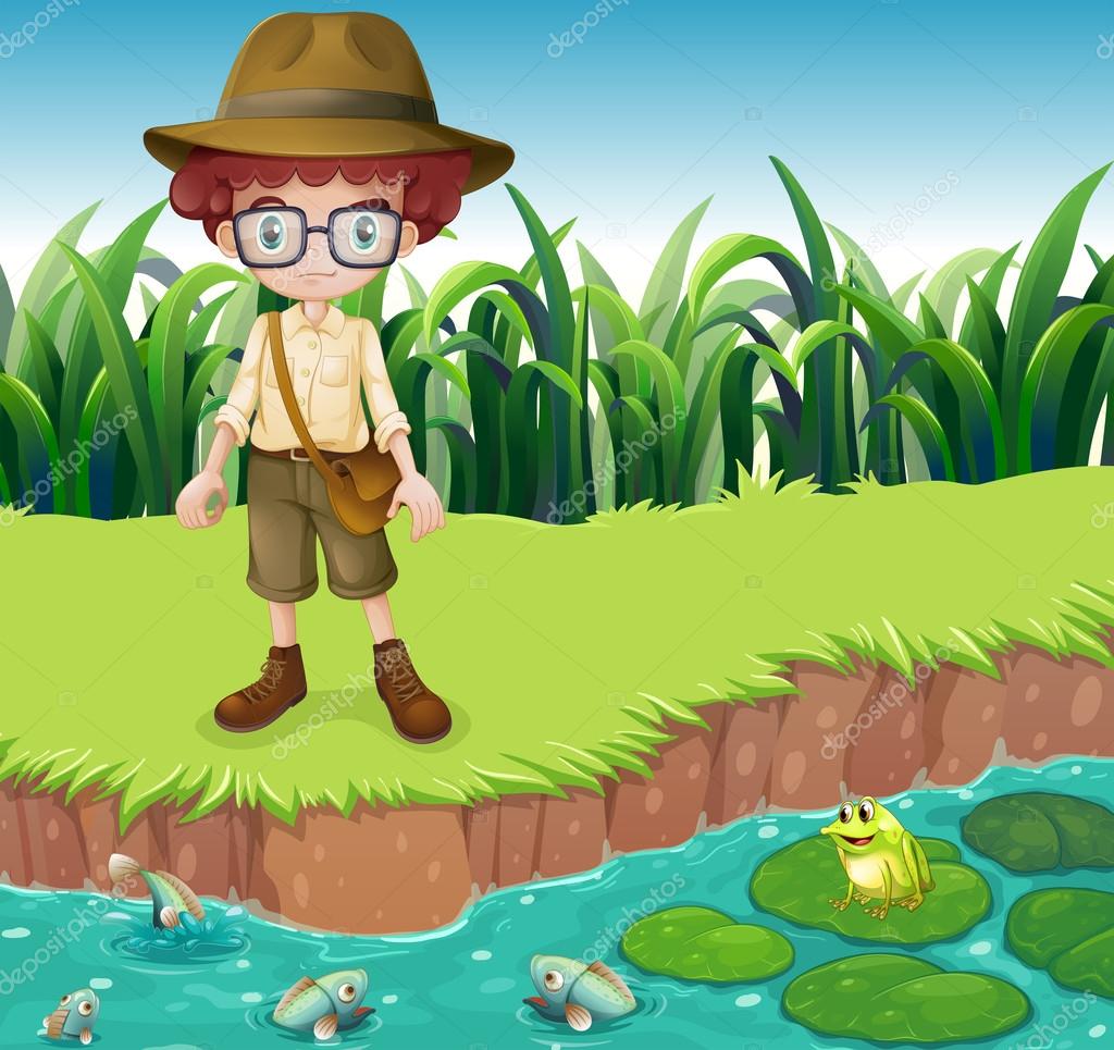 un chico guapo serio en la orilla del río — Archivo Imágenes ...