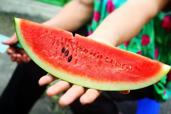 Vattenmelon i handen Stock Photos, Royalty Free Vattenmelon i handen ...