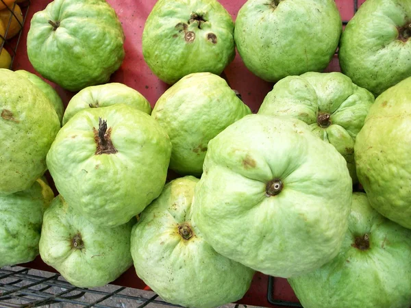 Guayaba verde fotos de stock, imágenes de Guayaba verde sin royalties ...