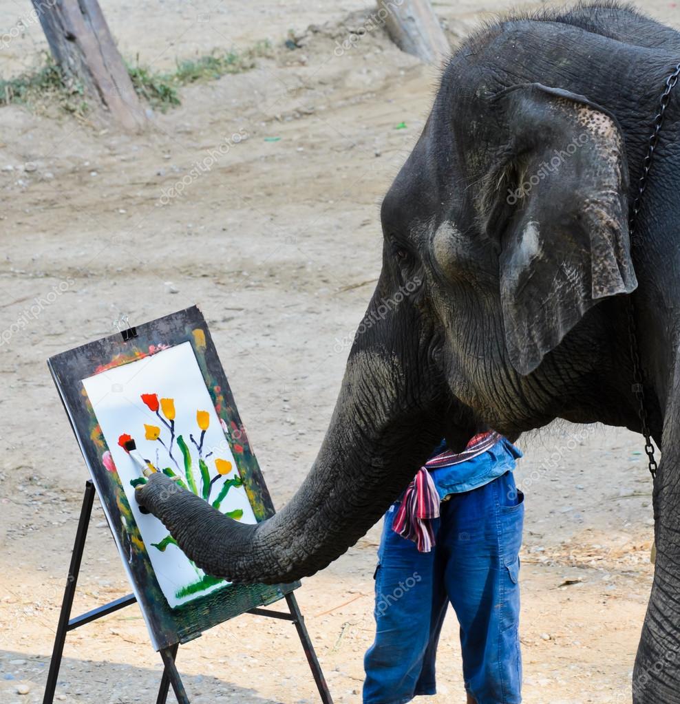 Elephant artist painting — Stock Photo © boonsom #29305405