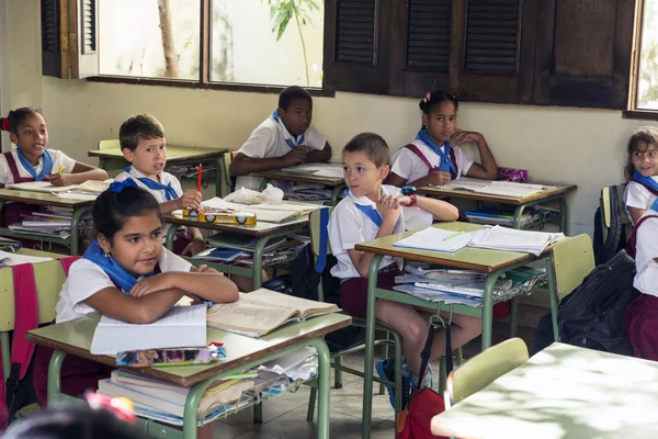 Imágenes de Colegiala cuba libres de derechos | Depositphotos