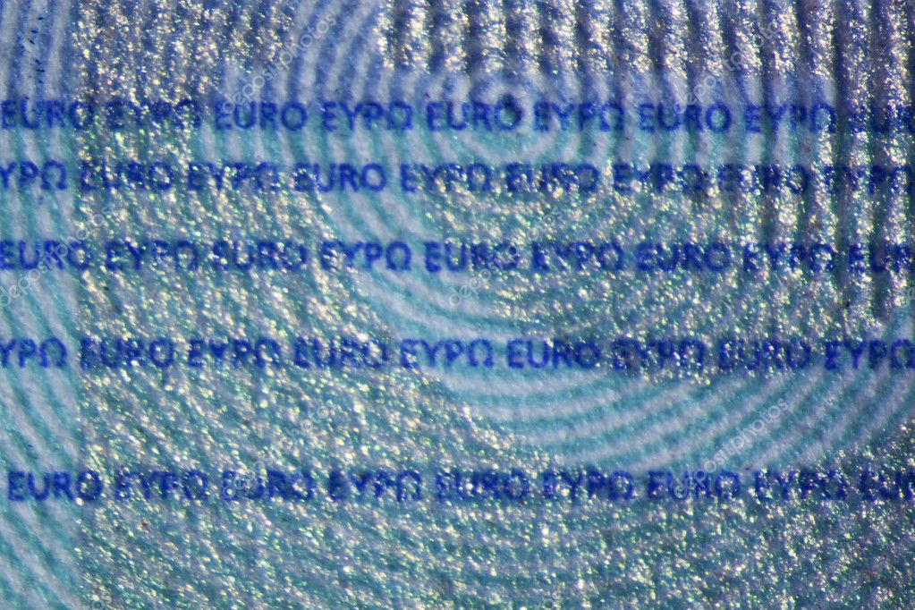 Micro foto de un holograma en un billete de euro 2022