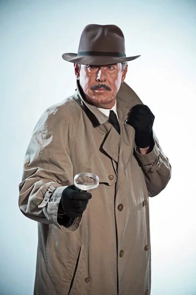 Retro detective with mustache and hat. Looking through magnifyin Stock ...