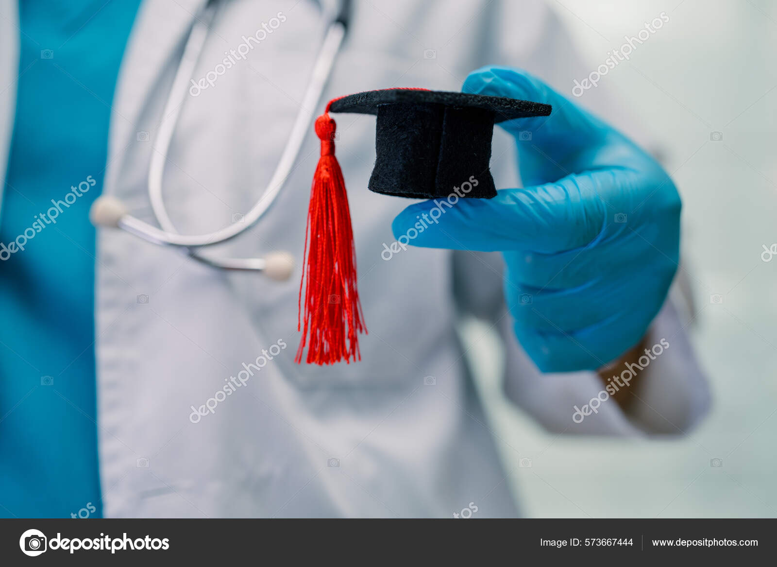 Asian Doctor Study Learn Graduation Gap Hat Hospital Ward Clever ...