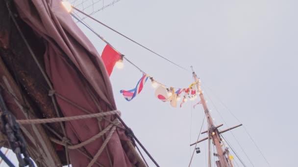 Flags Lamps Mast Old Sailing Ship Cloudy Sky Background — Stock Video © karavanov #516890910