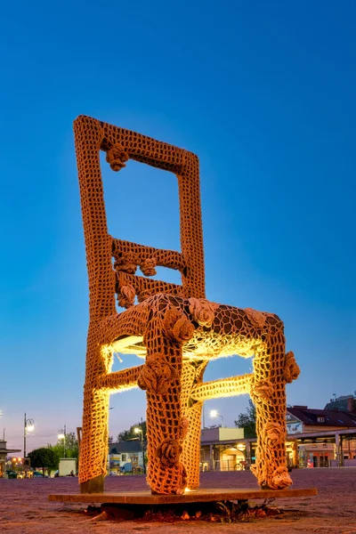 Énorme chaise sculpture Stock Photos, Royalty Free Énorme chaise ...