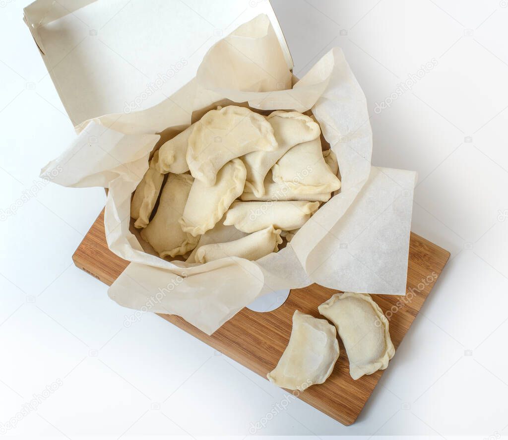 Dumpling es una amplia clase de platos que consisten en trozos de masa ...